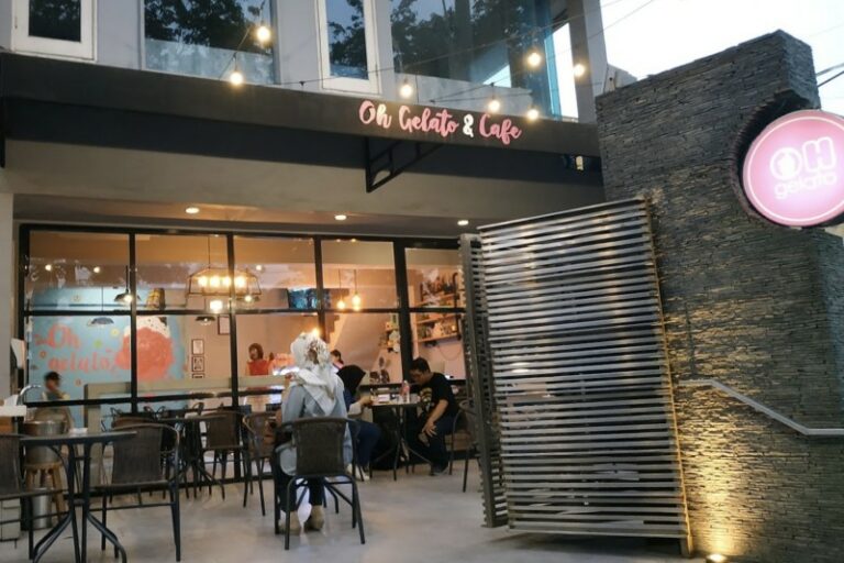 √ 10 Cafe Bagus di Surabaya (Instagramable & Cozy)